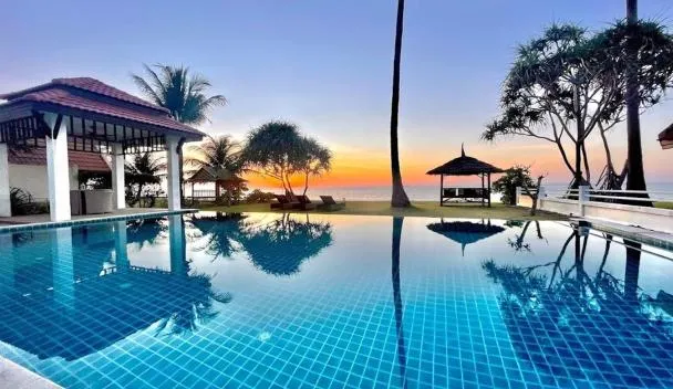 Beachfront! 4 Bedrooms - Malee Beach Villa E6, Phra Ae beach (updated ...