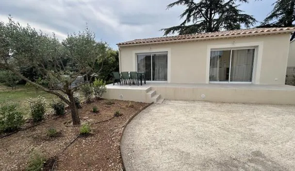 Sous l'olivier, House, air conditioning, garden, 4 to 6 people, Sorgues ...