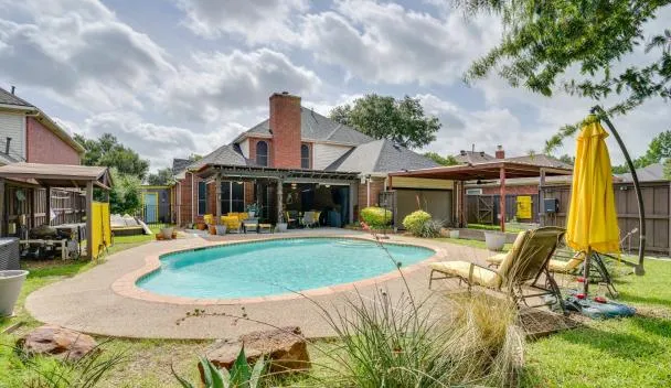 3 Mi to Epic Waters! Couples Haven w/ Pool, Grand Prairie ...
