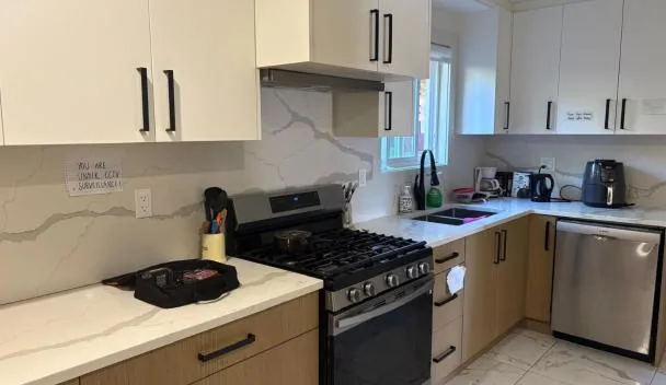 Downtown Vancouver Modern Apartment-10 Min Walk to BC Place, Skytrain ...