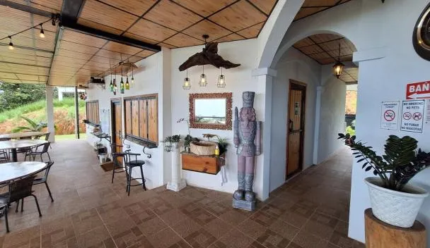 Cosy Hilltop Cottage Overlooking the Pacific Ocean, Torio ...