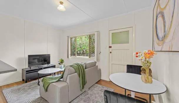 Homely and Warm Apt with Parking, WiFi and Study Desk, Brisbane ...
