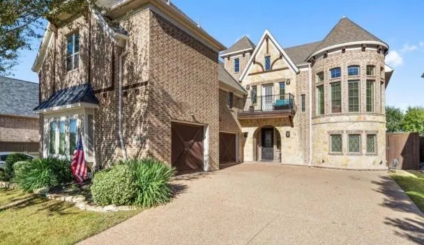 Spacious home with Heated Pool, Media Room & Spa, Allen (aktualisierte ...