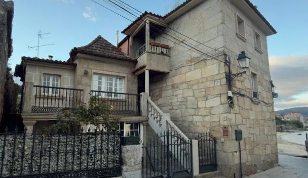 Waterfront Stone Beach House with Sea Views in the Old Town, Combarro ...