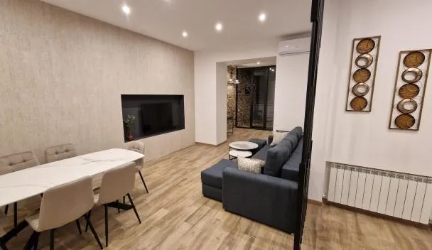 Republic Square 3-Bedroom, 2 Terraces and Bathrooms, Ereván (precios ...