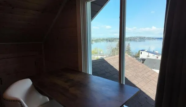 Serene 2-bedroom house in Seattle perfect for a relaxing getaway near ...