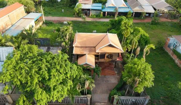 Authentic Khmer Home Pavilion & Tropical Garden, Phumĭ Trăm Néak ...