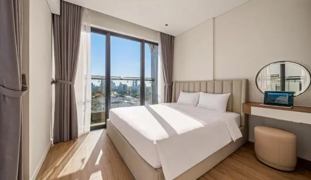 Luxury Apartment in Times Square - My Khe Center - Pool & Gym - High ...