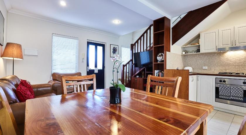 Book Fremantle Townhouse Unit 6 (Perth) - 2019 PRICES