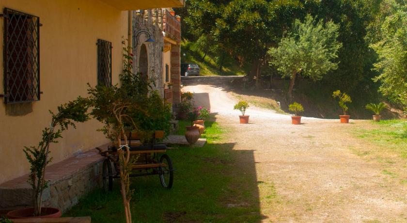 BOOK >> Agriturismo Fattoria di Grenne in Ficarra, Italy