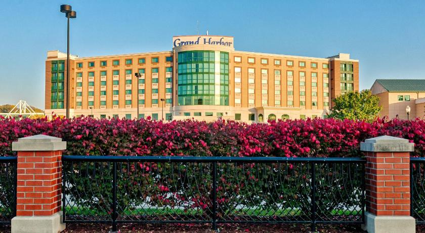 Grand Harbor Resort in Dubuque (IA) - Room Deals, Photos & Reviews