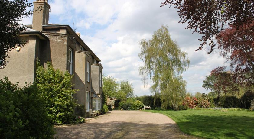 Best Price on Hoveringham Hall in Nottingham + Reviews!