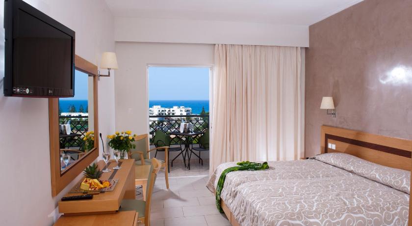 Best Price on Grand Hotel Holiday Resort in Crete Island + Reviews!