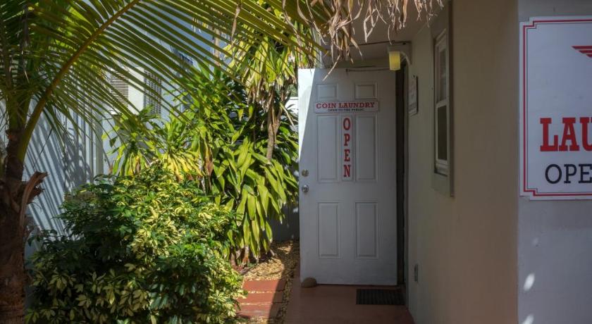 Richard's Motel Courtyard in Hollywood | 2024 Updated prices, deals ...