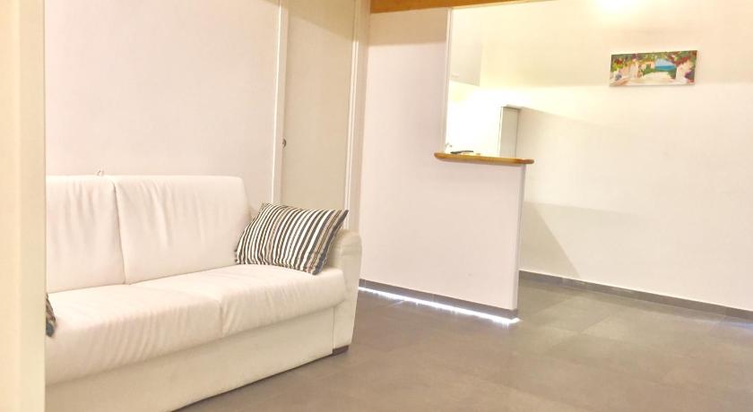 Best Price on IL VIAGGIATORE VIA INDIPENDENZA 2 in Gaeta + Reviews!