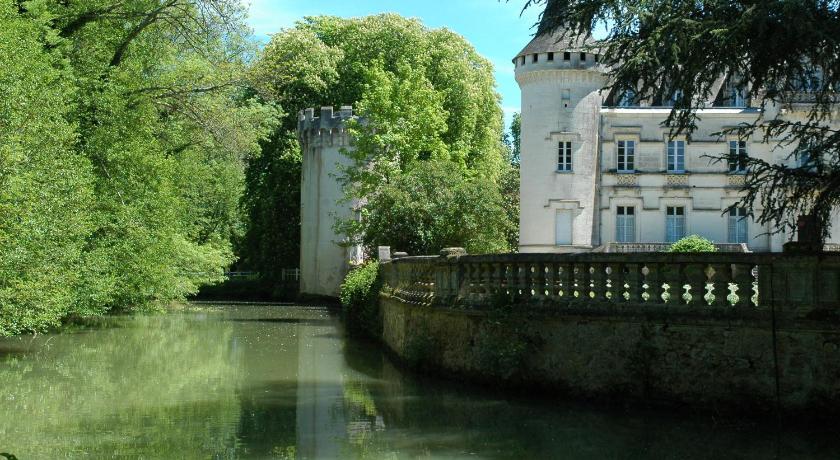 Château de Nieuil en Nieuil, Poitou-Charentes
