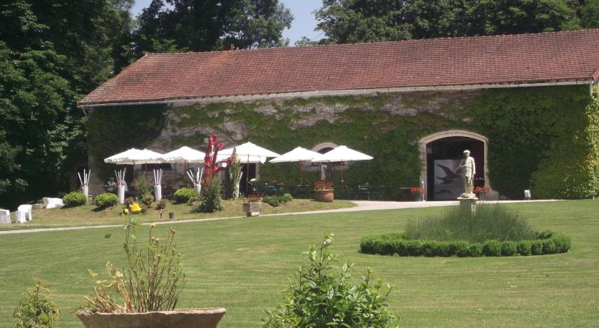 Château de Nieuil en Nieuil, Poitou-Charentes
