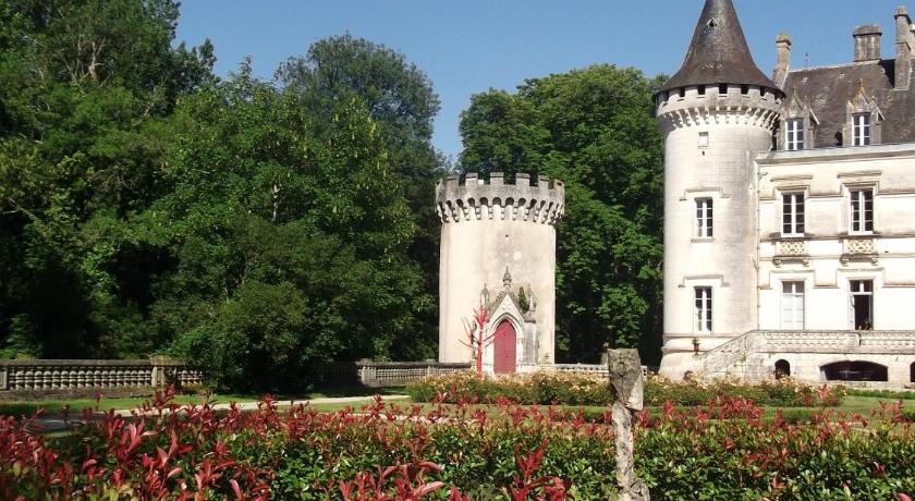 Château de Nieuil en Nieuil, Poitou-Charentes