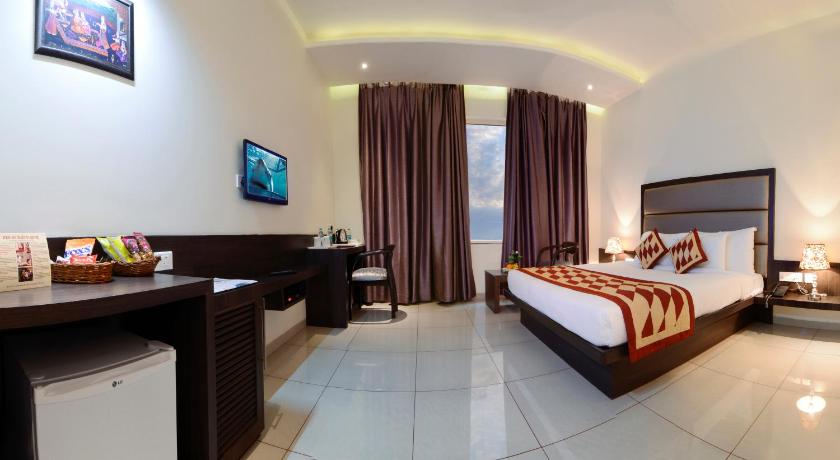 Hotel The Taj Vilas in Agra - Room Deals, Photos & Reviews
