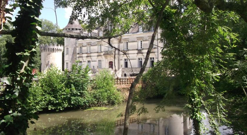 Château de Nieuil en Nieuil, Poitou-Charentes
