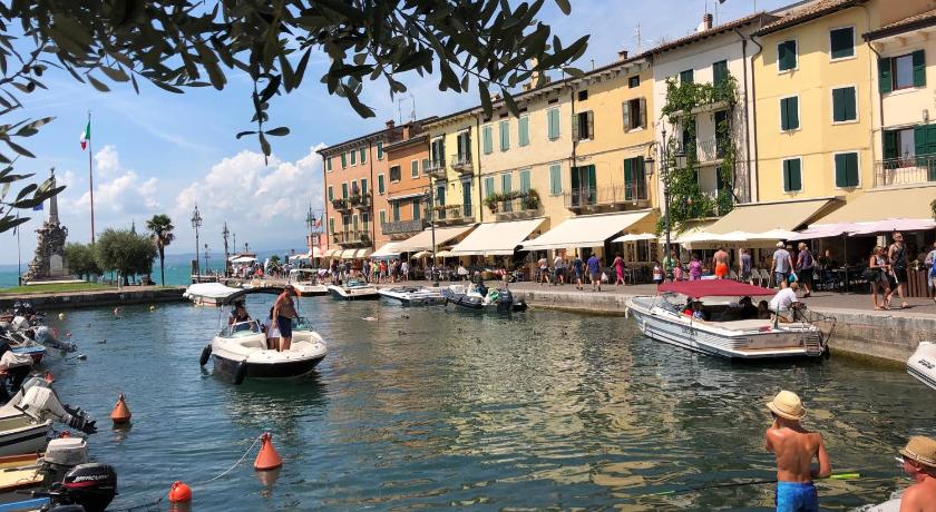San Martino Piazza Don Giovanni Agostini 3 Lazise