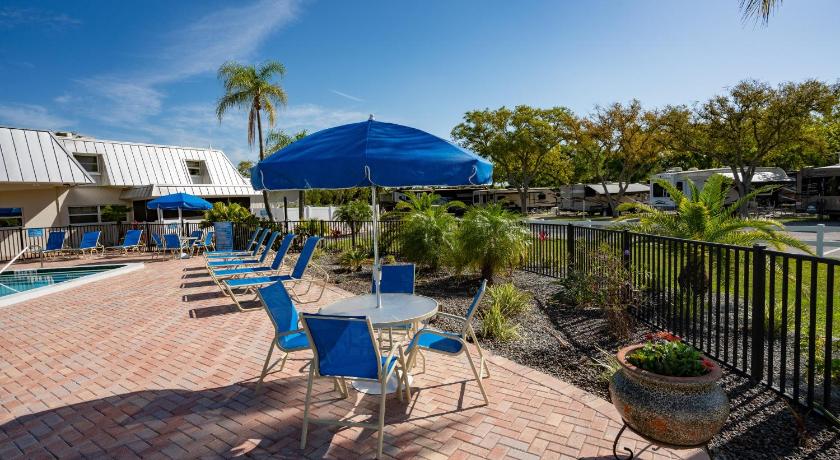 Dunedin RV Resort & Blue Moon Inn, Palm Harbor (FL) - Booking Deals ...