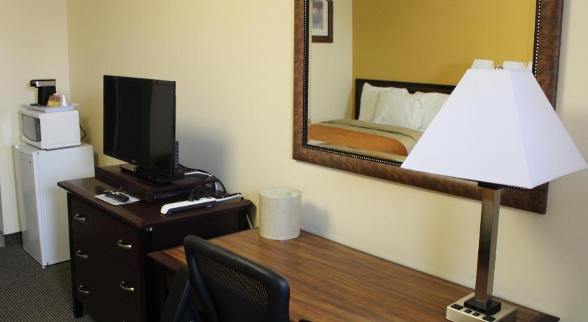 Imperial Fireside Inn, Sudbury (ON), Canada - Photos, Room Rates ...