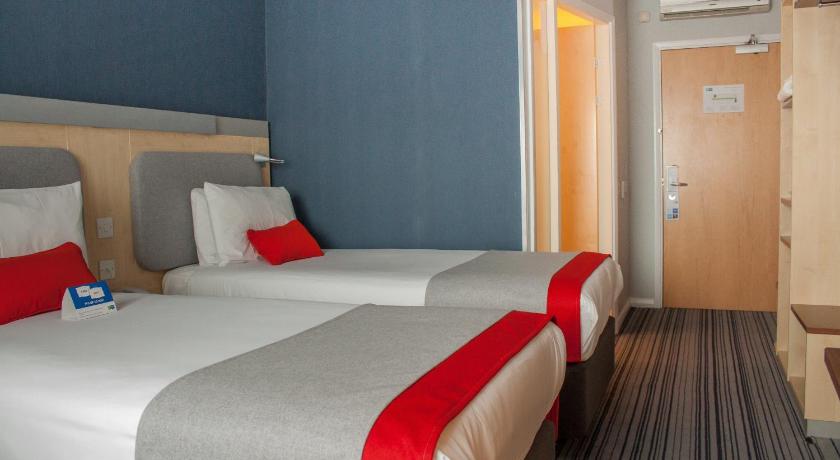 Holiday Inn Express Slough | London 2020 UPDATED DEALS $27, HD Photos ...
