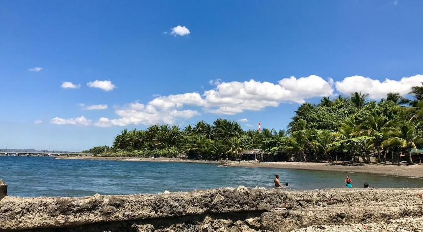 BALAYAN Beach House with dipping pool & jacuzzi Villa (Batangas ...