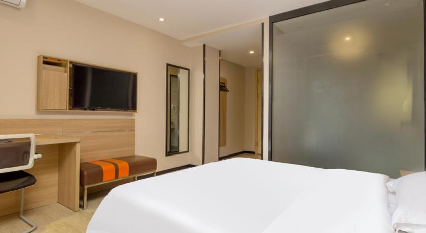 7 Days Premium Shenzhen Longgang Dayun Center Ailian Metro Station in Shenzhen City | 2025 ...