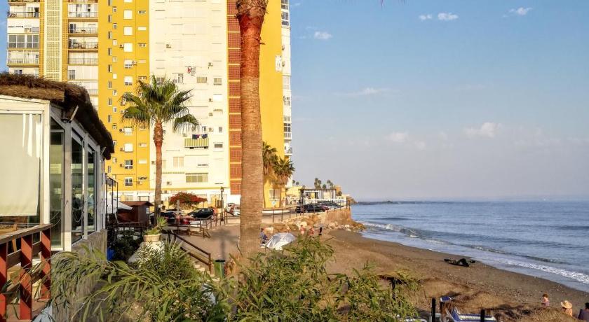 Apartamento MAR AZUL, primera linea de playa Entire apartment (Mijas ...