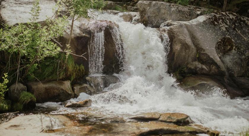 Riverfront Property with Waterfalls near Yosemite and Bass Lake ...