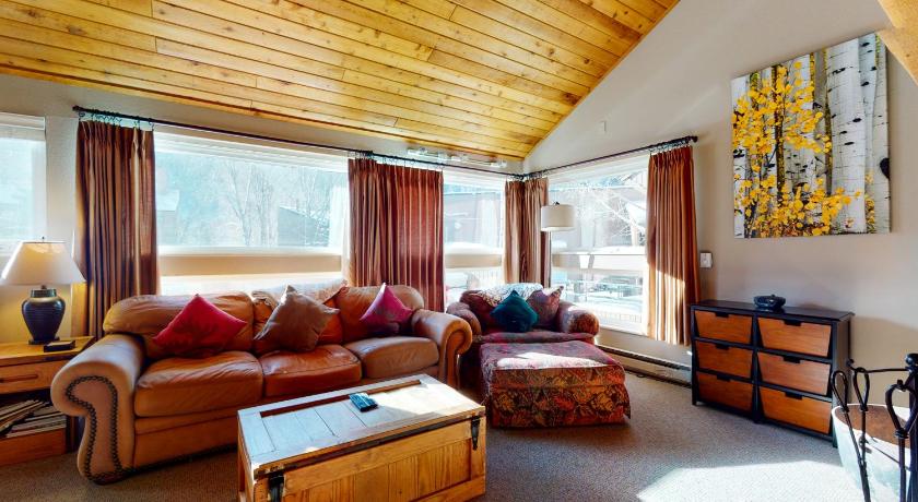 Remodeled 2 Bedroom East Vail Condo 6G with Hot Tub Market Free Shuttle ...