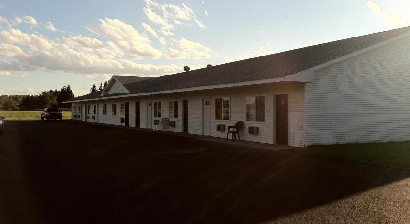 Village Inn Motel in Chatham (MI) - See 2023 Prices