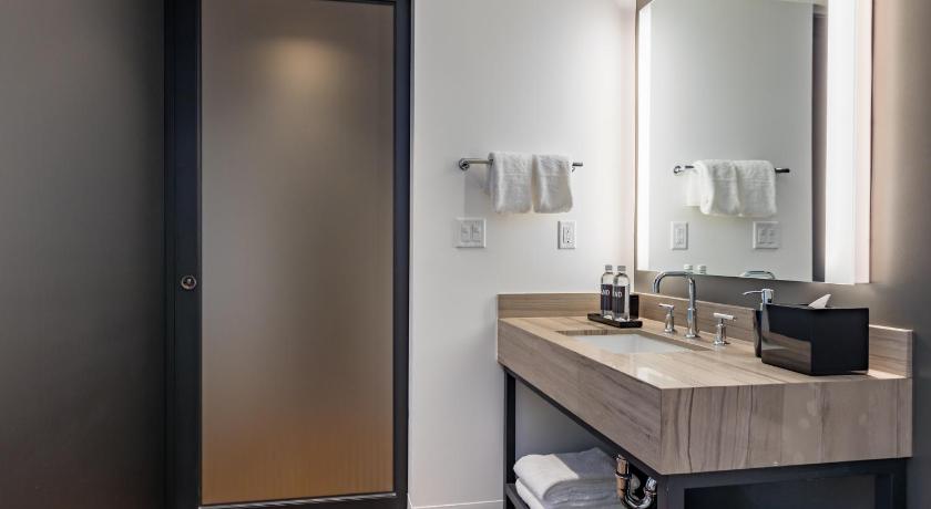 Shashi Hotel Mountain View Palo Alto (formerly Shashi Hotel Mountain View, an Urban Resort) 1625 ...