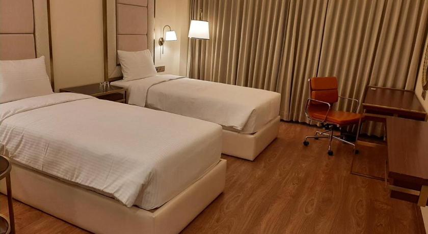 KAY-EM Spectra Hotel 1/226, Service Road, Vanagaram Chennai