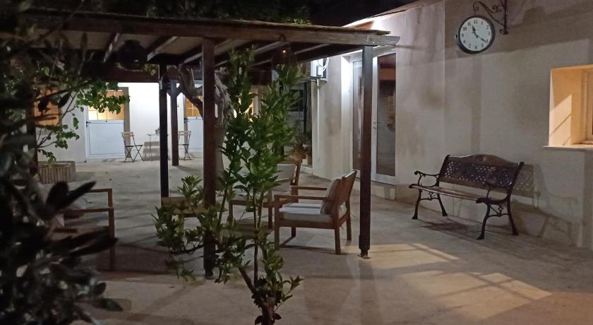 BOOK >> Lemon Tree Courtyard in Larnaca, Cyprus