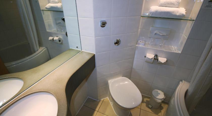 Ramada by Wyndham Wakefield Hotel - Deals, Photos & Reviews