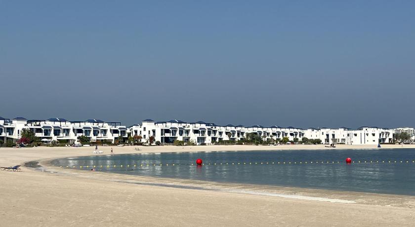 Luxury Living w private beach and Burj AlArab view Al Hatimi sheroline ...