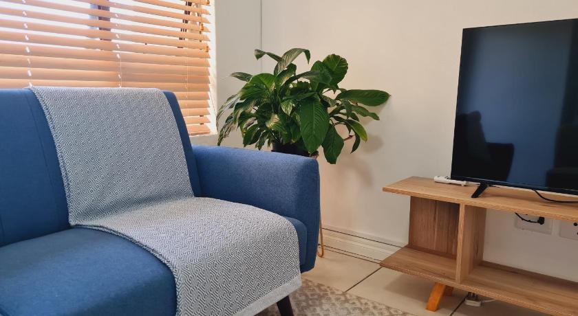 Beautiful 2 bed 2 bath apartment @ Westpoint in Sandton 89 Grayston ...