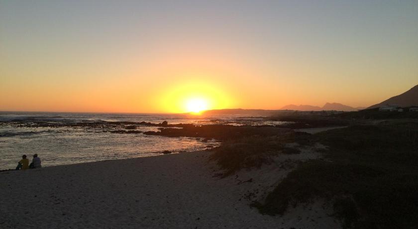 Hermanus Backpackers & Budget Accommodation, Hermanus | 2023 Updated ...