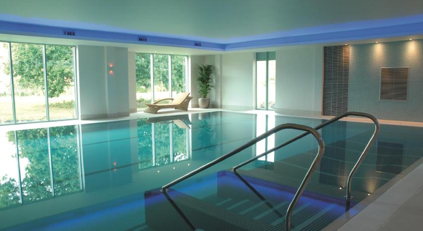 De Vere Cotswold Water Park - Booking Deals + 2023 Promos