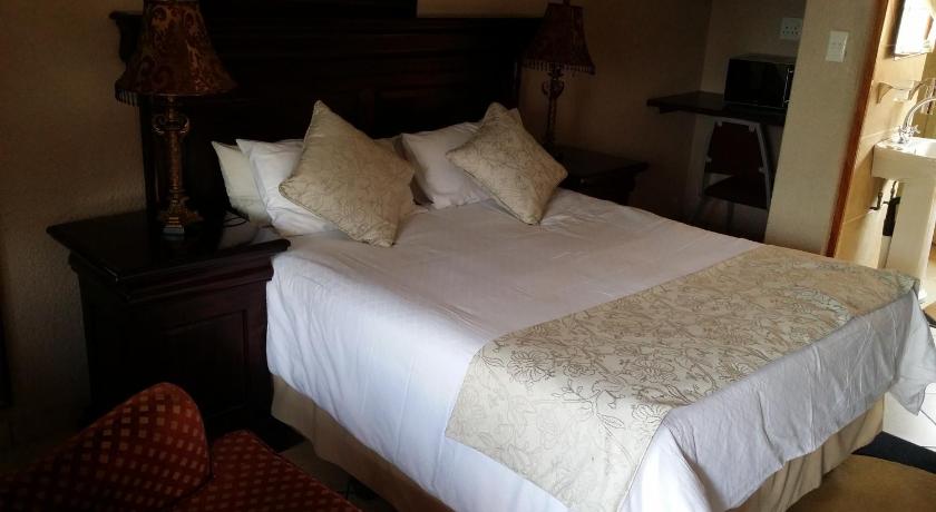 Itumeleng Guesthouse Guest House (Klerksdorp) - Deals, Photos & Reviews