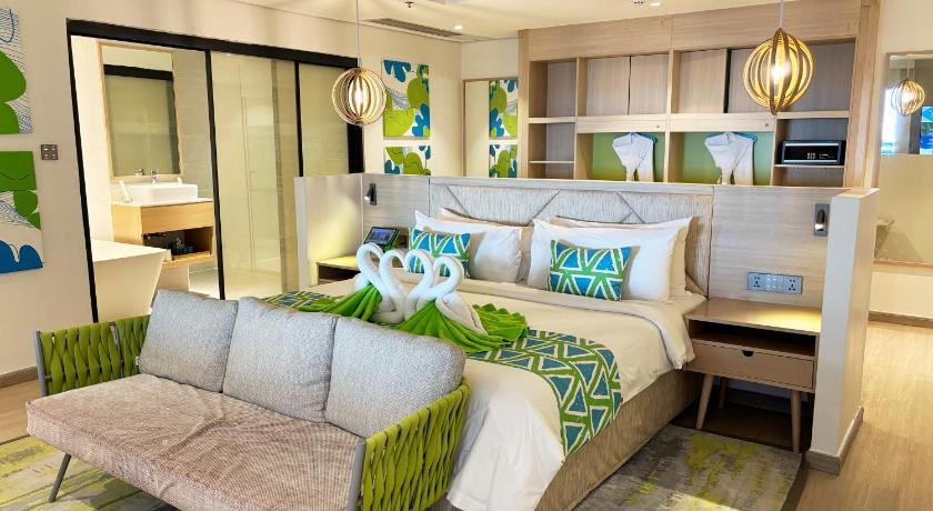 Lime Resort Manila Hotel - Deals, Photos & Reviews