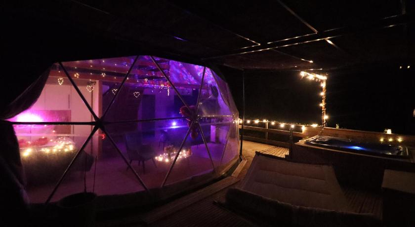 Bulle de l'Escale Coconing avec jacuzzi privatif (formerly Glamping ...