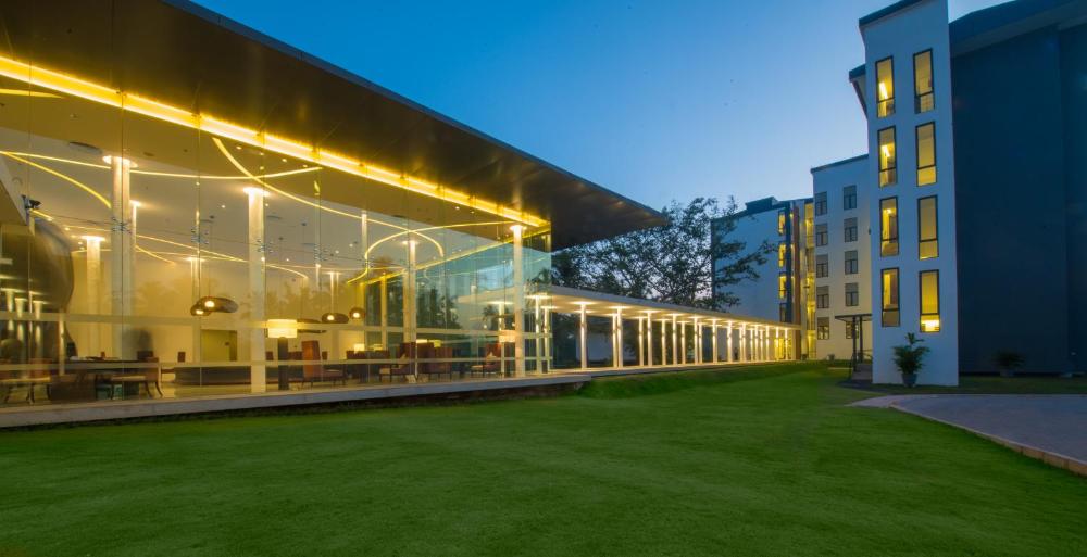 Vivanta Colombo, Airport Garden Prices, photos, reviews, address. Sri Lanka