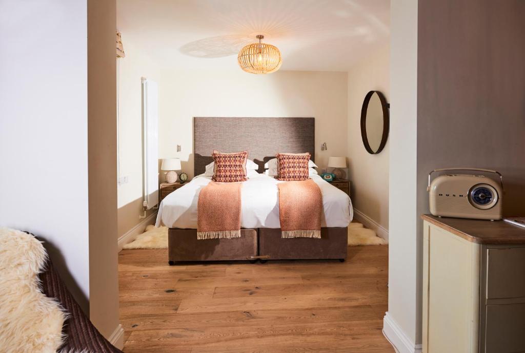 The Fish Hotel | Cotswolds Guide