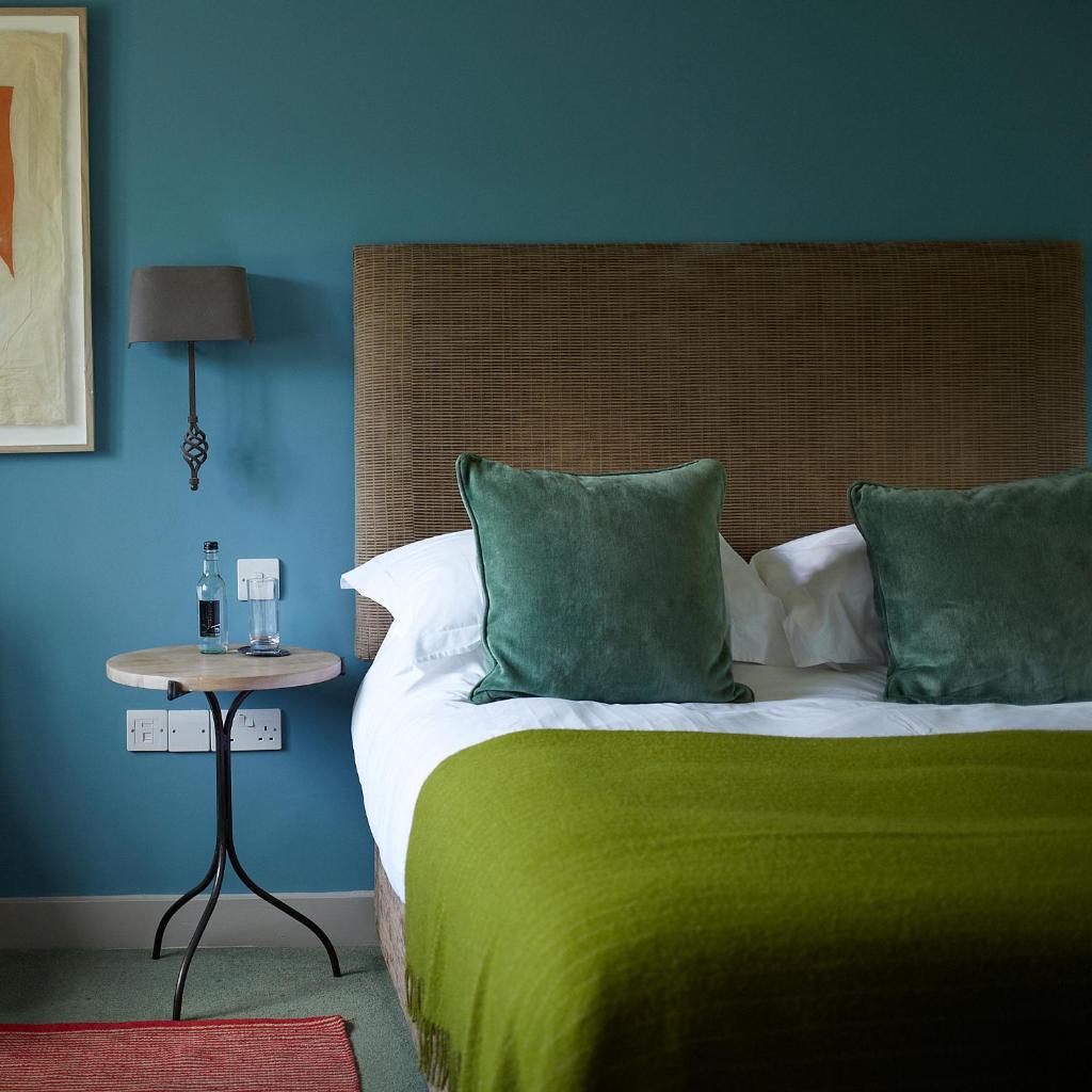 The Swan Inn Swinbrook | Cotswolds Guide