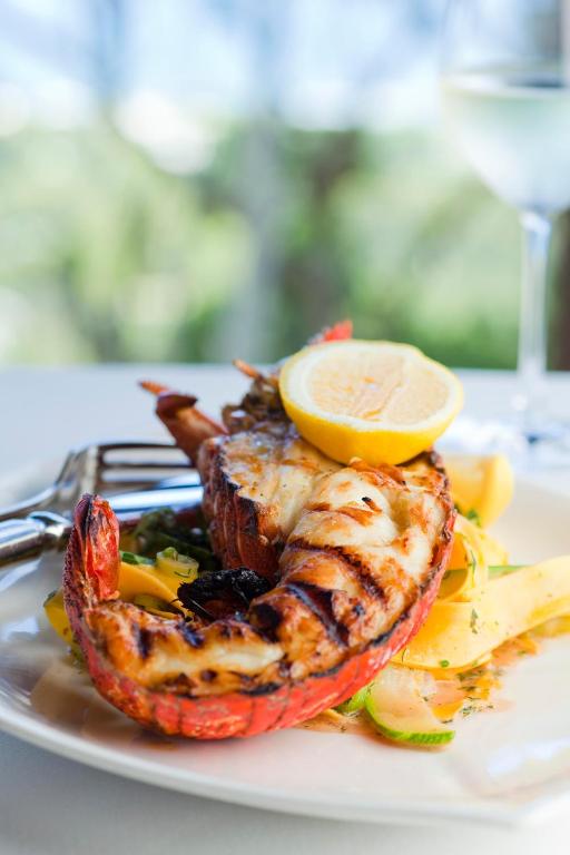 Chris's Beacon Point Restaurant & Villas Serviced apartment (Great ...