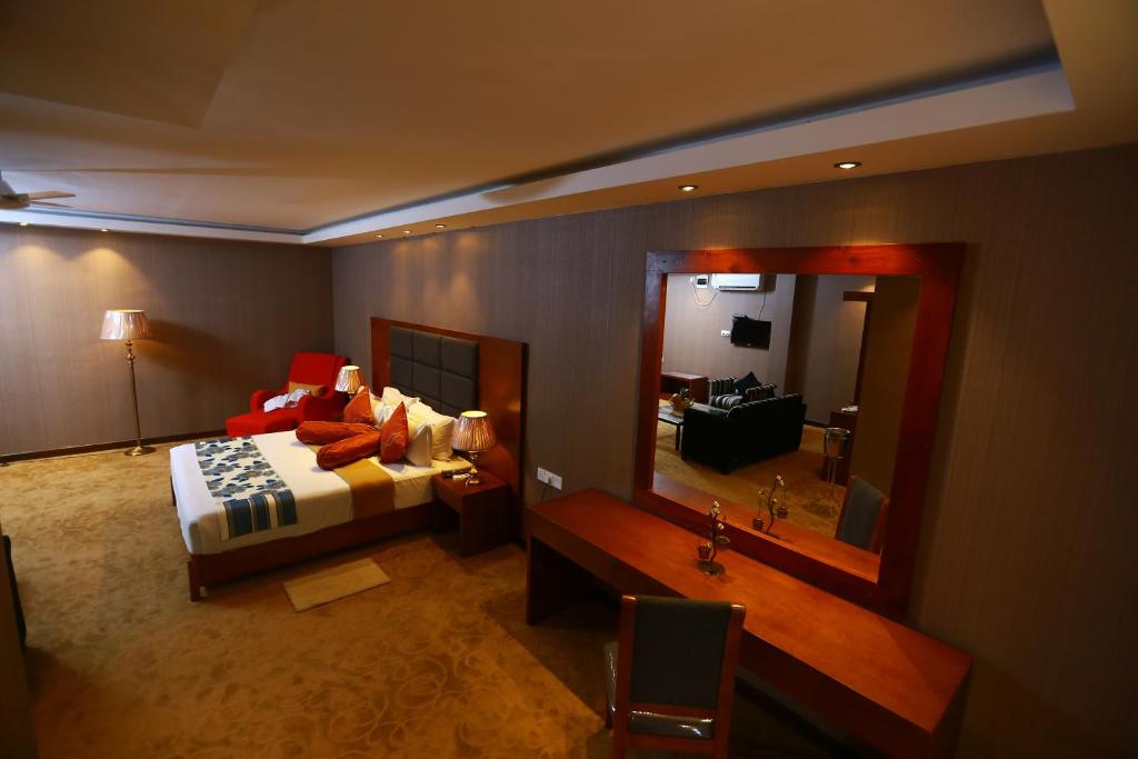 Peradeniya Rest House, Kandy | 2025 Updated Prices, Deals